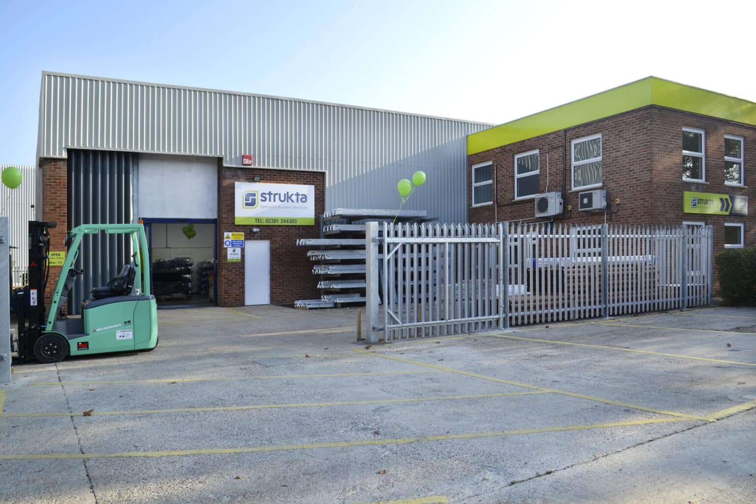 strukta Specialist Builders Merchant Trade Store In Southampton